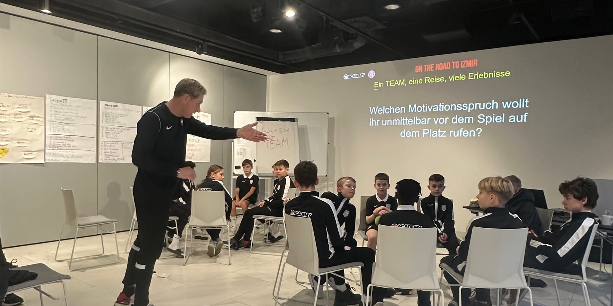 📝 Blogbeitrag: Teammeetings effizient gestalten | 11teamsports Football ...